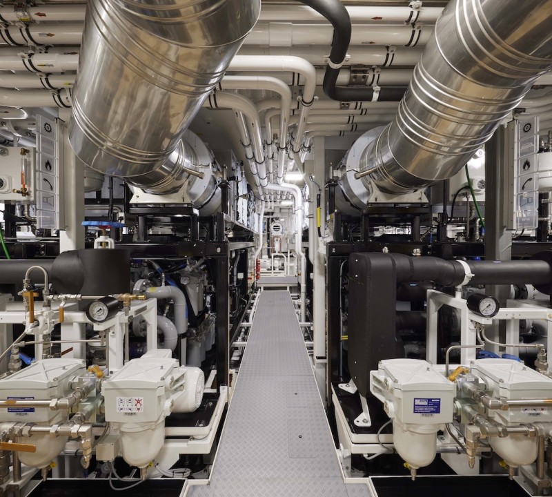 Yacht OBSIDIAN, Feadship | CHARTERWORLD Luxury Superyacht Charters