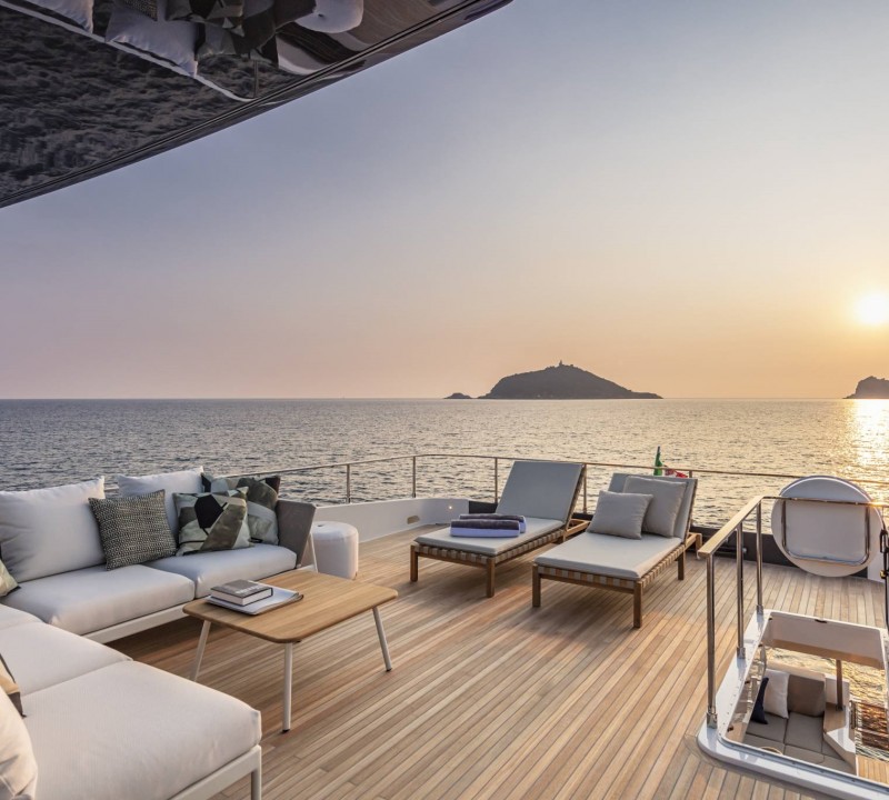 Yacht PIOLA, Ferretti | CHARTERWORLD Luxury Superyacht Charters