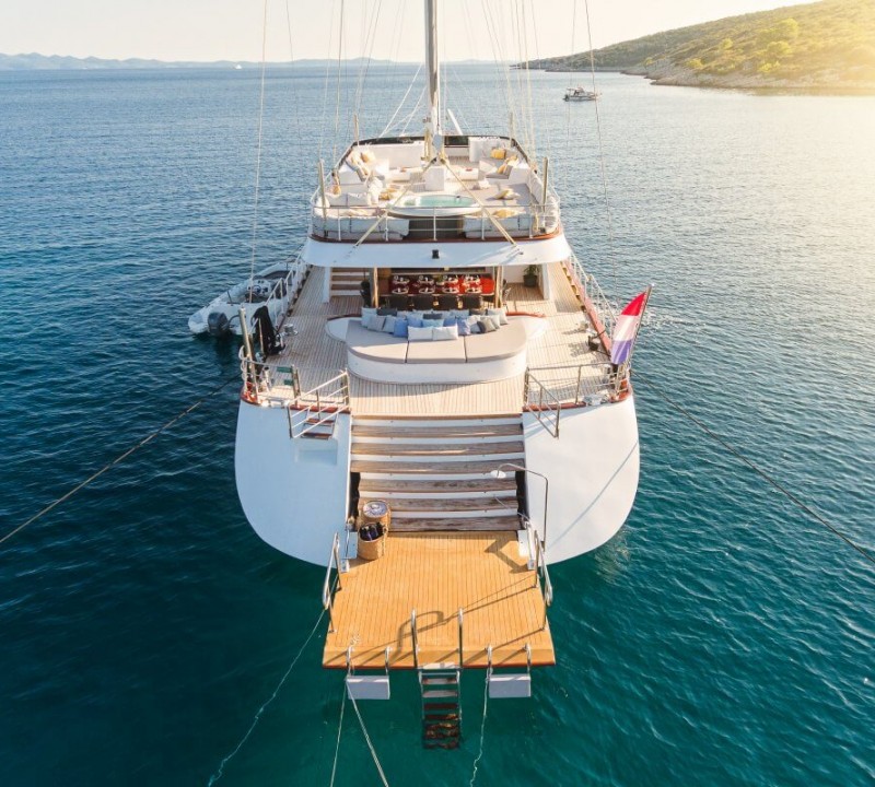Swim Platform Image Gallery – Luxury Yacht Browser | by CHARTERWORLD ...