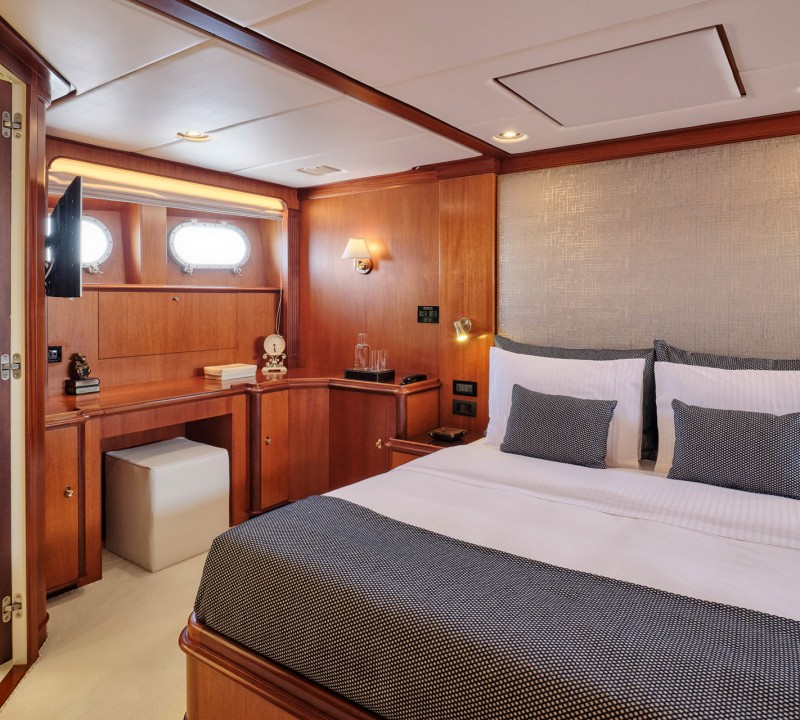 Stateroom Image Gallery – Luxury Yacht Browser | by CHARTERWORLD ...