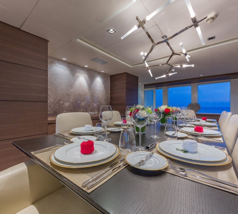 Dining Table Image Gallery – Luxury Yacht Browser | by CHARTERWORLD ...
