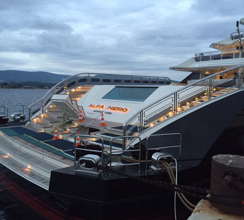 Transom Image Gallery – Luxury Yacht Browser | by CHARTERWORLD ...