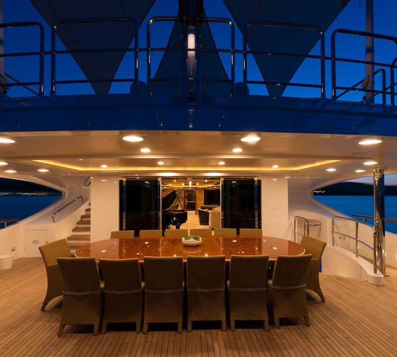 At Night Image Gallery - Outdoor Area At Night - At Night – Luxury ...