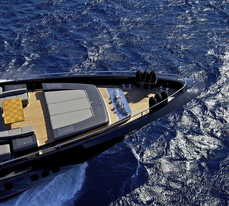 Foredeck Image Gallery - Yacht FIREFLY by Mulder - Foredeck relaxing ...