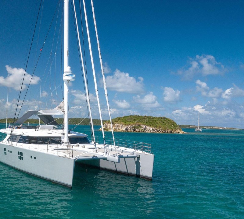 Yacht CHE, Sunreef 114 Catamaran | CHARTERWORLD Luxury Superyacht Charters