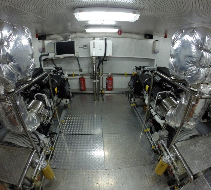 Room Image Gallery - Engine Room - engine room – Luxury Yacht Browser ...