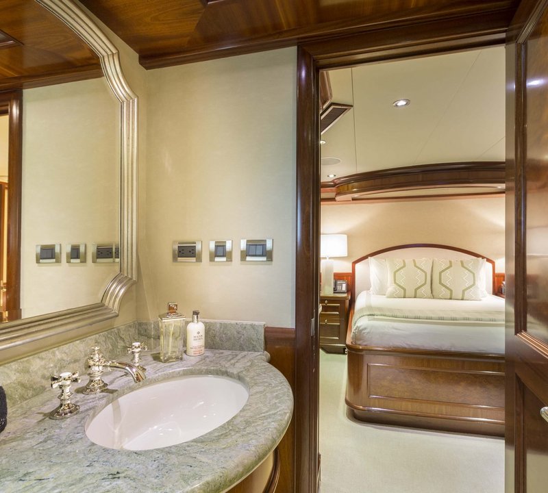 Ensuite Image Gallery – Luxury Yacht Browser | by CHARTERWORLD ...