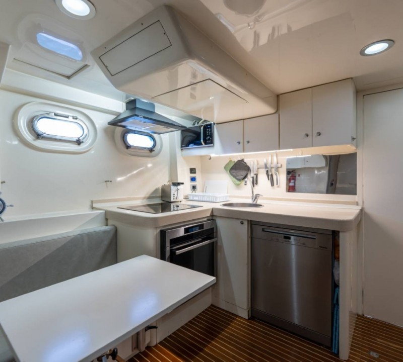 Yacht MILOS AT SEA, Codecasa | CHARTERWORLD Luxury Superyacht Charters