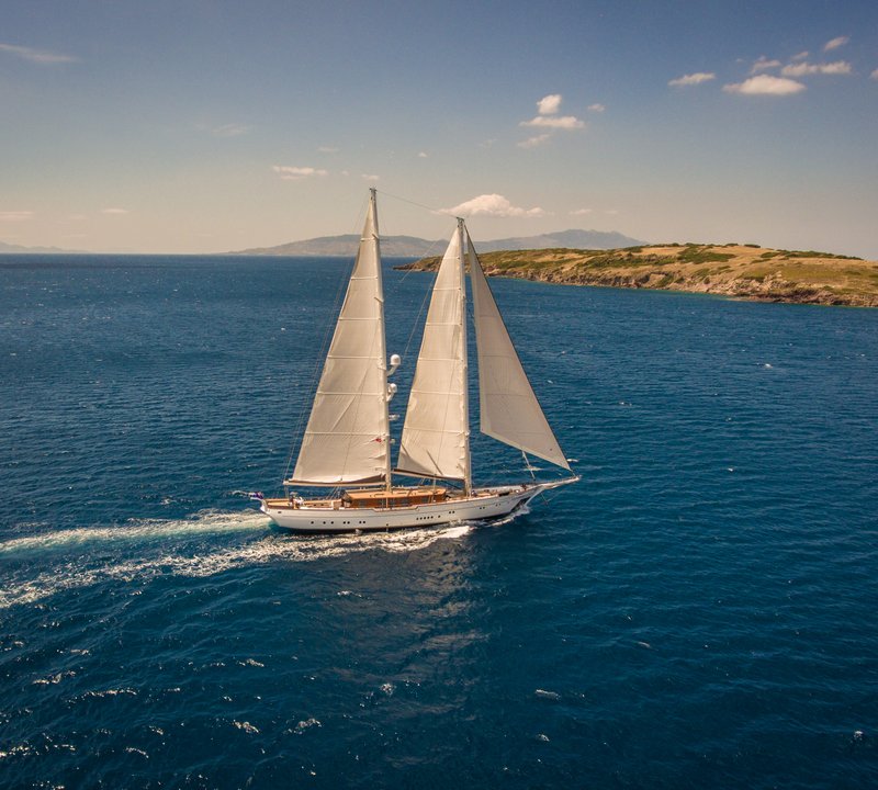 Sailing Image Gallery - Exterior - Foyer – Luxury Yacht Browser | by ...