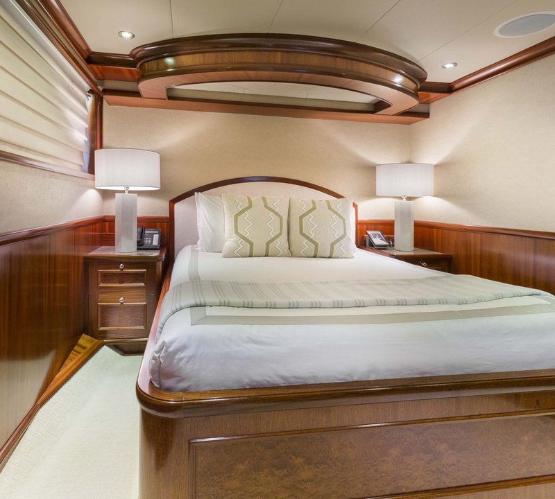 Cabin Image Gallery - Guest Cabin - Study - Forward Aspect: Yacht ...