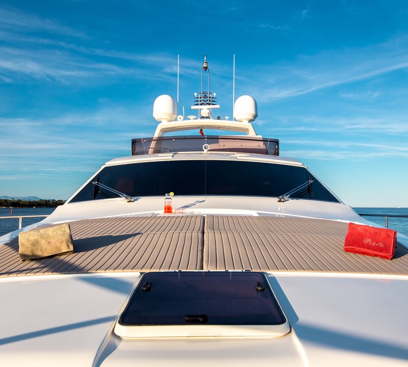 Yacht PIOLA, Ferretti 830 | CHARTERWORLD Luxury Superyacht Charters