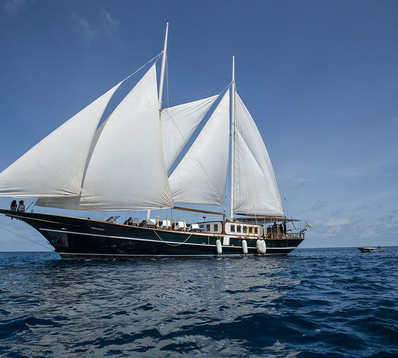 Underway Image Gallery – Luxury Yacht Browser | by CHARTERWORLD ...