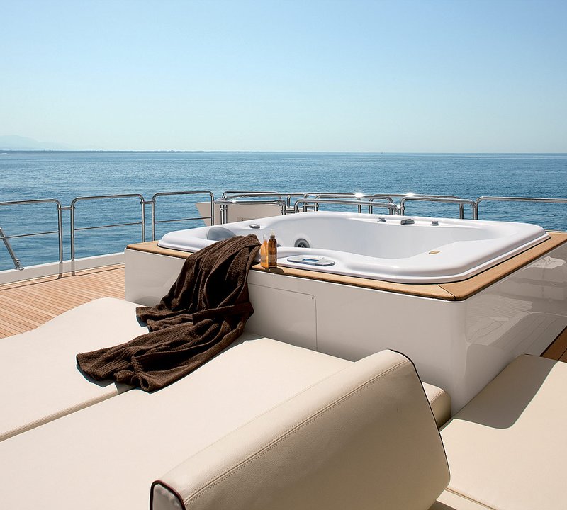 Andreika Yacht Charter Details, Azimut | CHARTERWORLD Luxury Superyachts