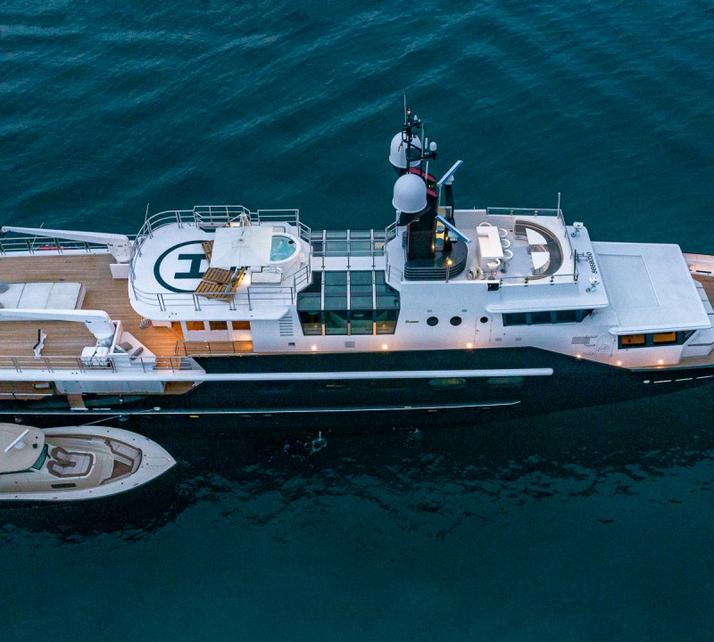 HIGHLANDER Yacht Charter Details, Feadship | CHARTERWORLD Luxury ...