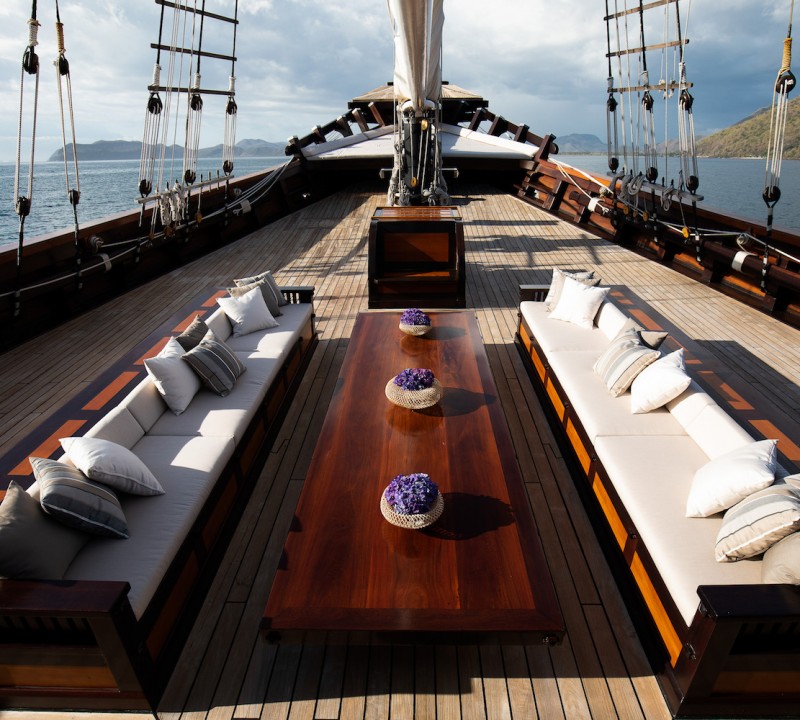 Deck Seating Image Gallery – Luxury Yacht Browser | by CHARTERWORLD ...