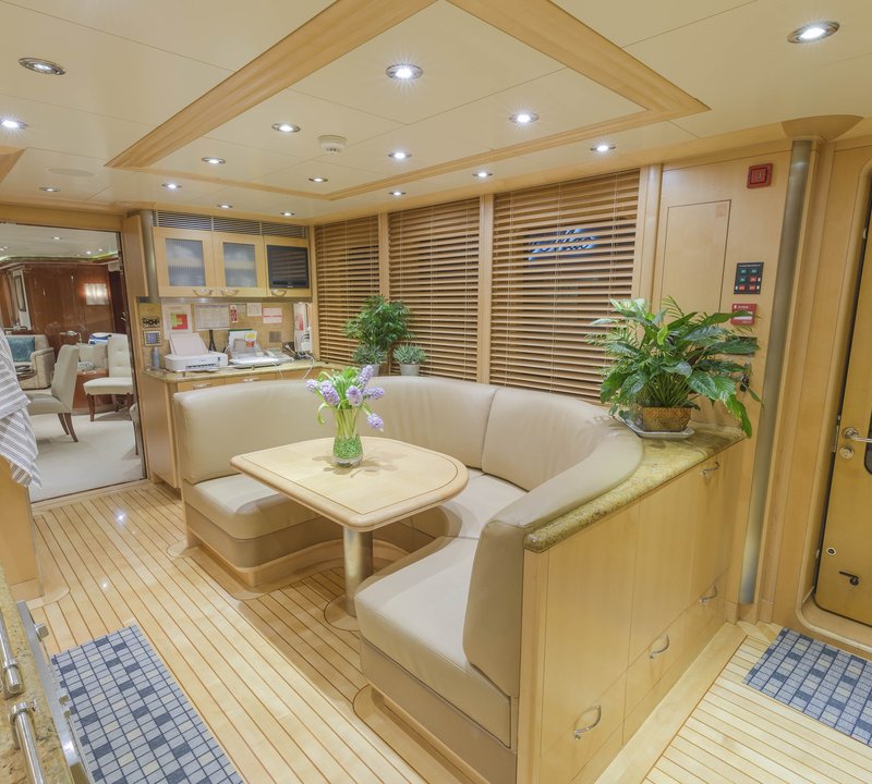 Galley Image Gallery - MY ALLEGRIA - Country galley seating main deck ...