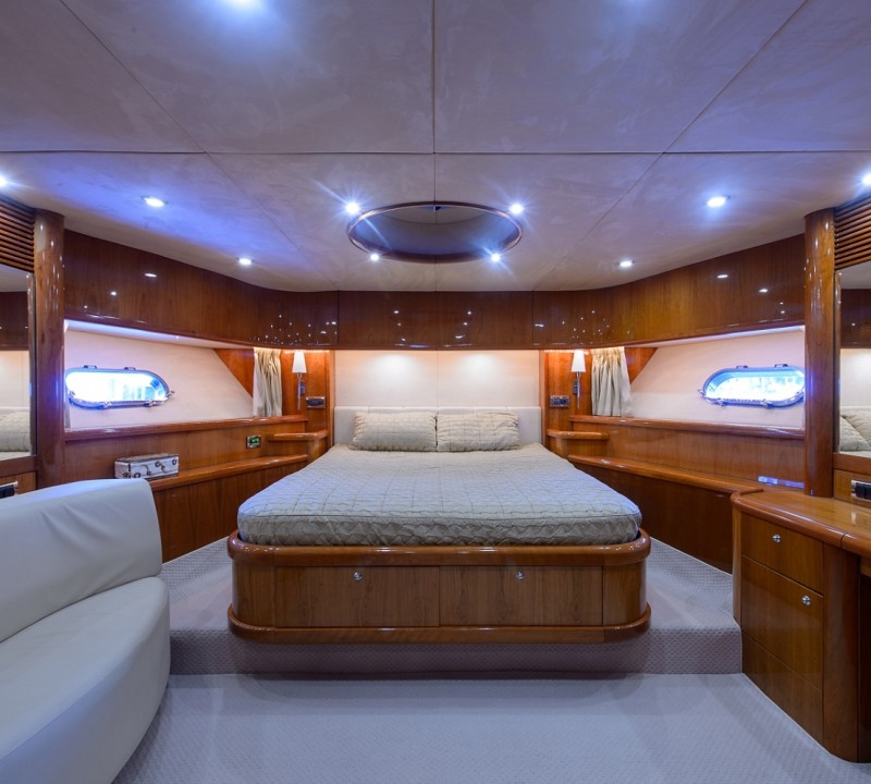 Yacht ACQUA ALBERTI, Sunseeker | CHARTERWORLD Luxury Superyacht Charters