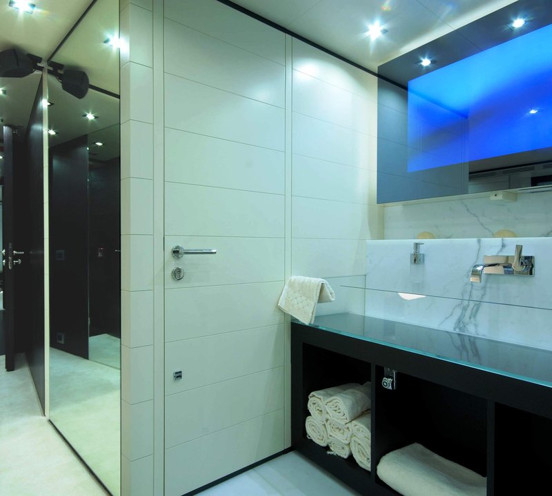 Baglietto PURE INSANITY Yacht Charter Details, Motor Yacht ...