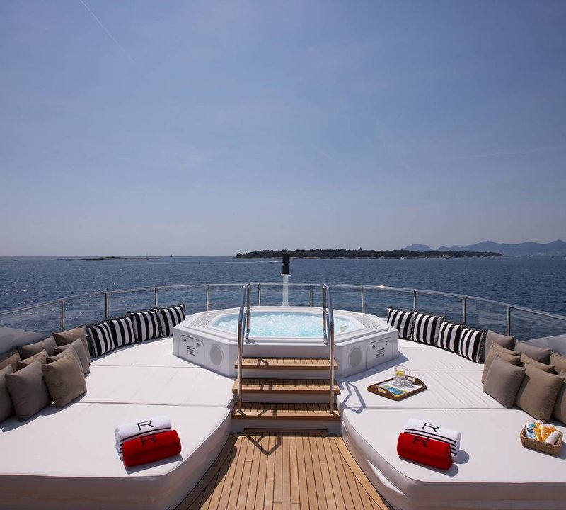 Sundeck Spa Pool Image Gallery – Luxury Yacht Browser | by CHARTERWORLD ...