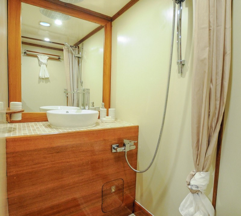 RAJA LAUT Schooner Yacht Charter Details, Thailand Charter Yacht ...