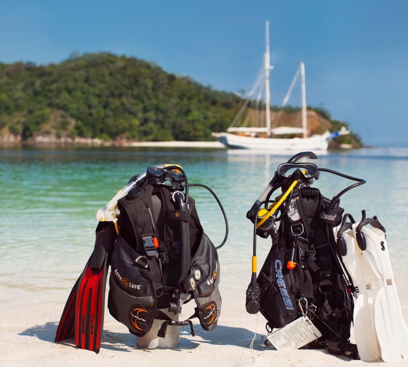 RAJA LAUT Schooner Yacht Charter Details, Thailand Charter Yacht ...