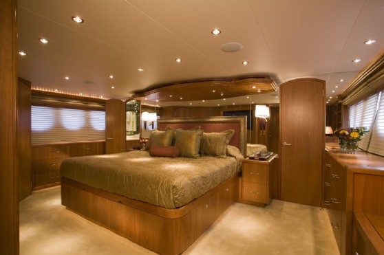 Yacht KHAKI BLUE, Hatteras Yachts | CHARTERWORLD Luxury Superyacht Charters