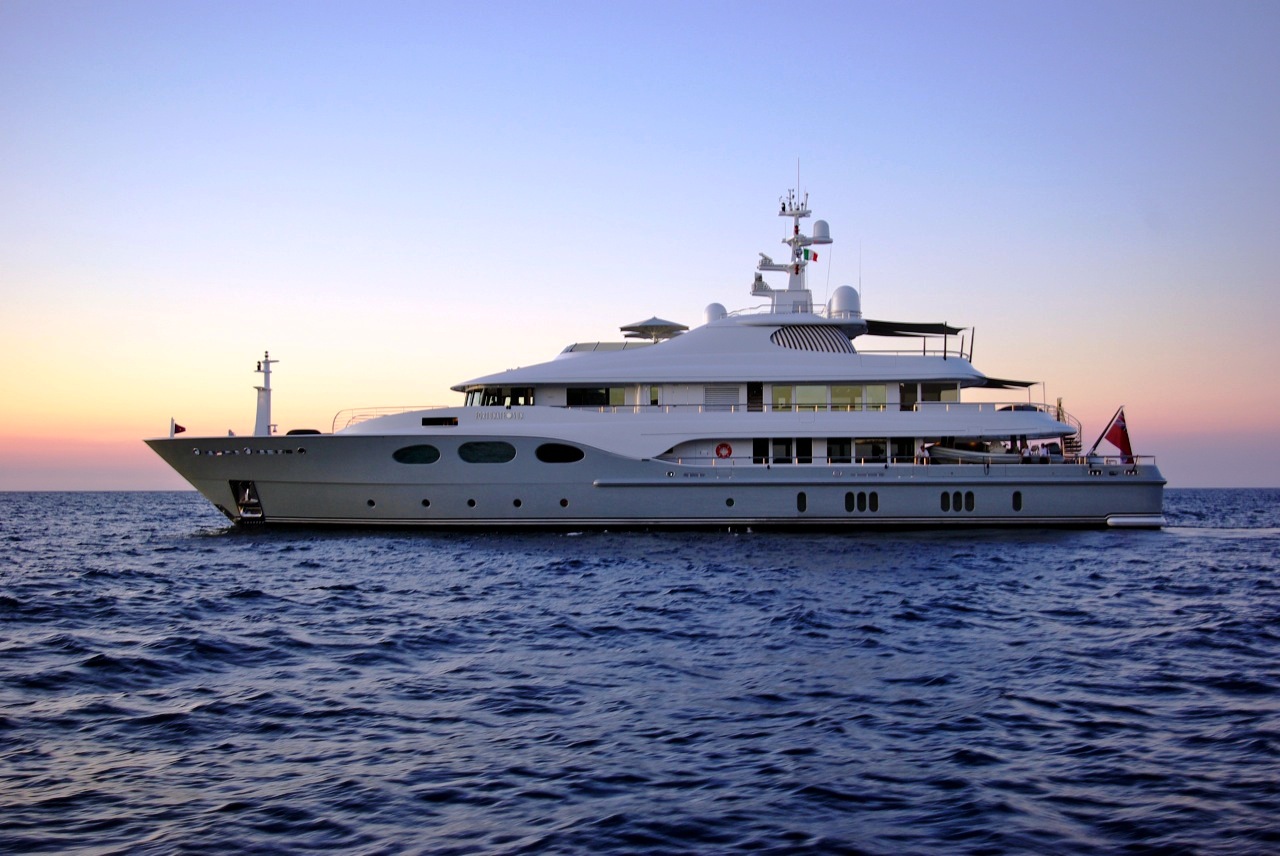 Yacht FORTUNATE SUN, Oceanfast (Austal) | CHARTERWORLD Luxury ...