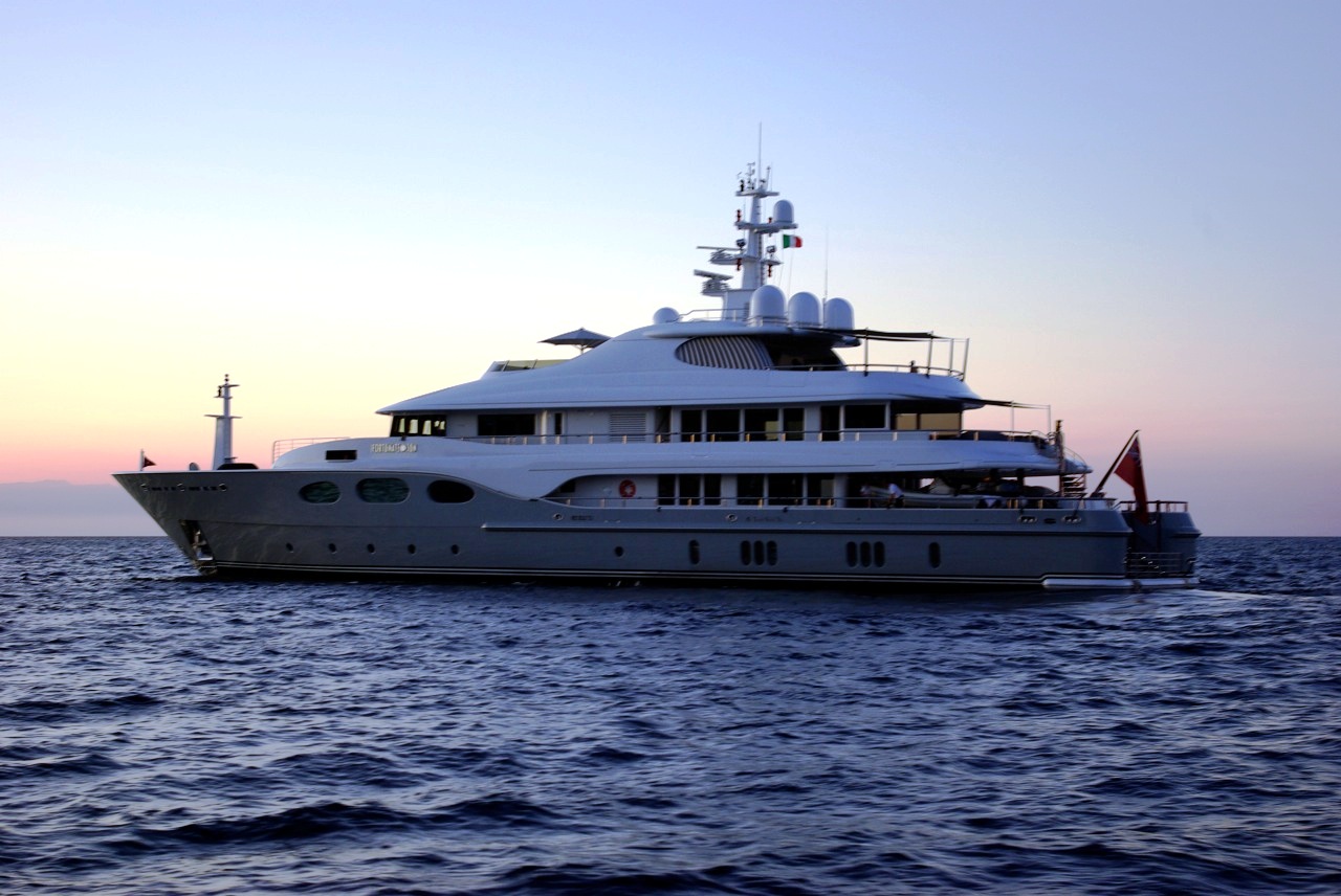 Yacht FORTUNATE SUN, Oceanfast (Austal) | CHARTERWORLD Luxury ...