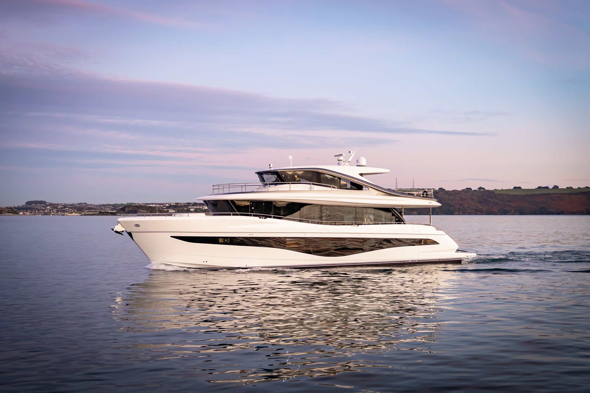 Yacht M/Y PERLA, Princess X80 | CHARTERWORLD Luxury Superyacht Charters