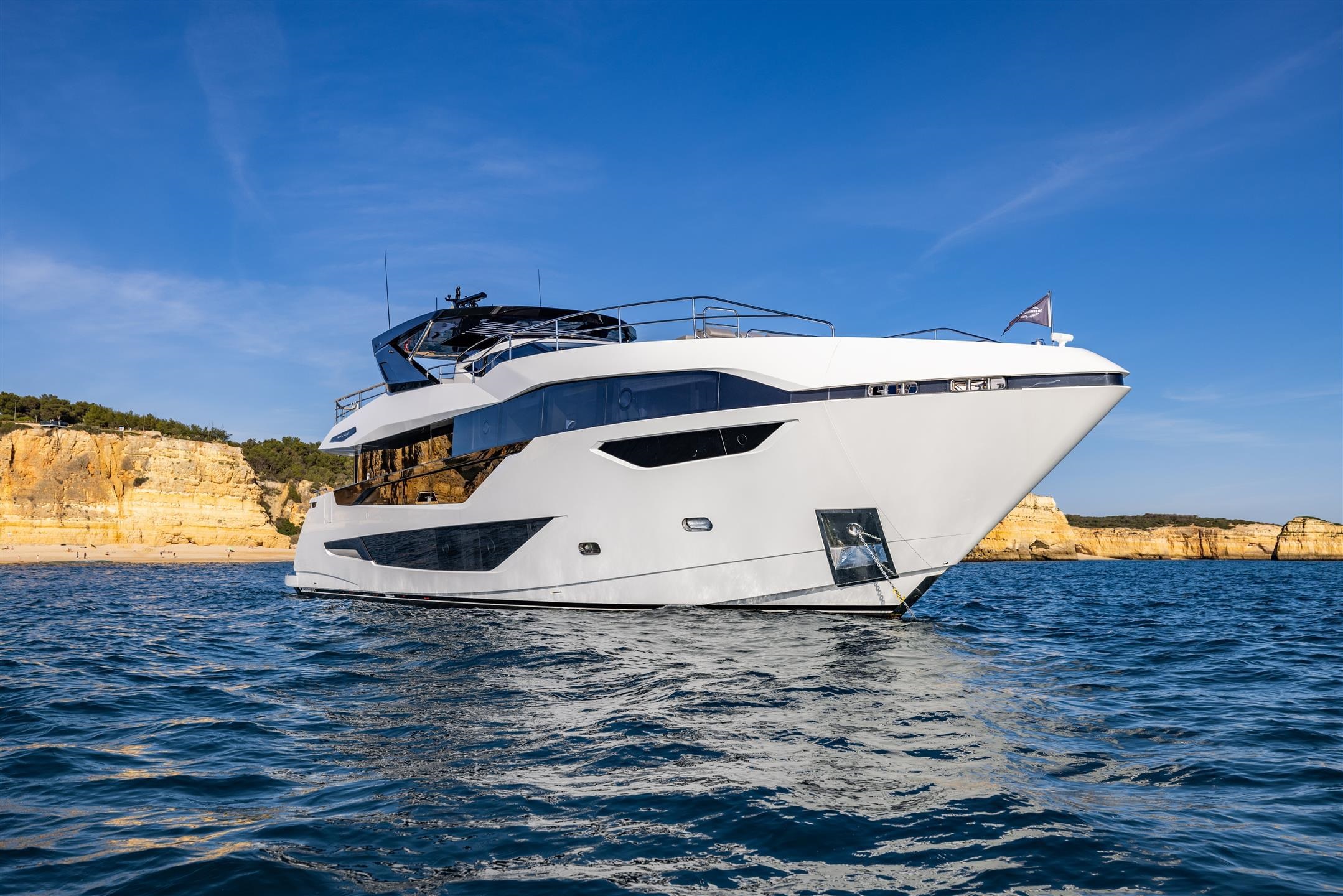 Yacht LADY M, Sunseeker | CHARTERWORLD Luxury Superyacht Charters