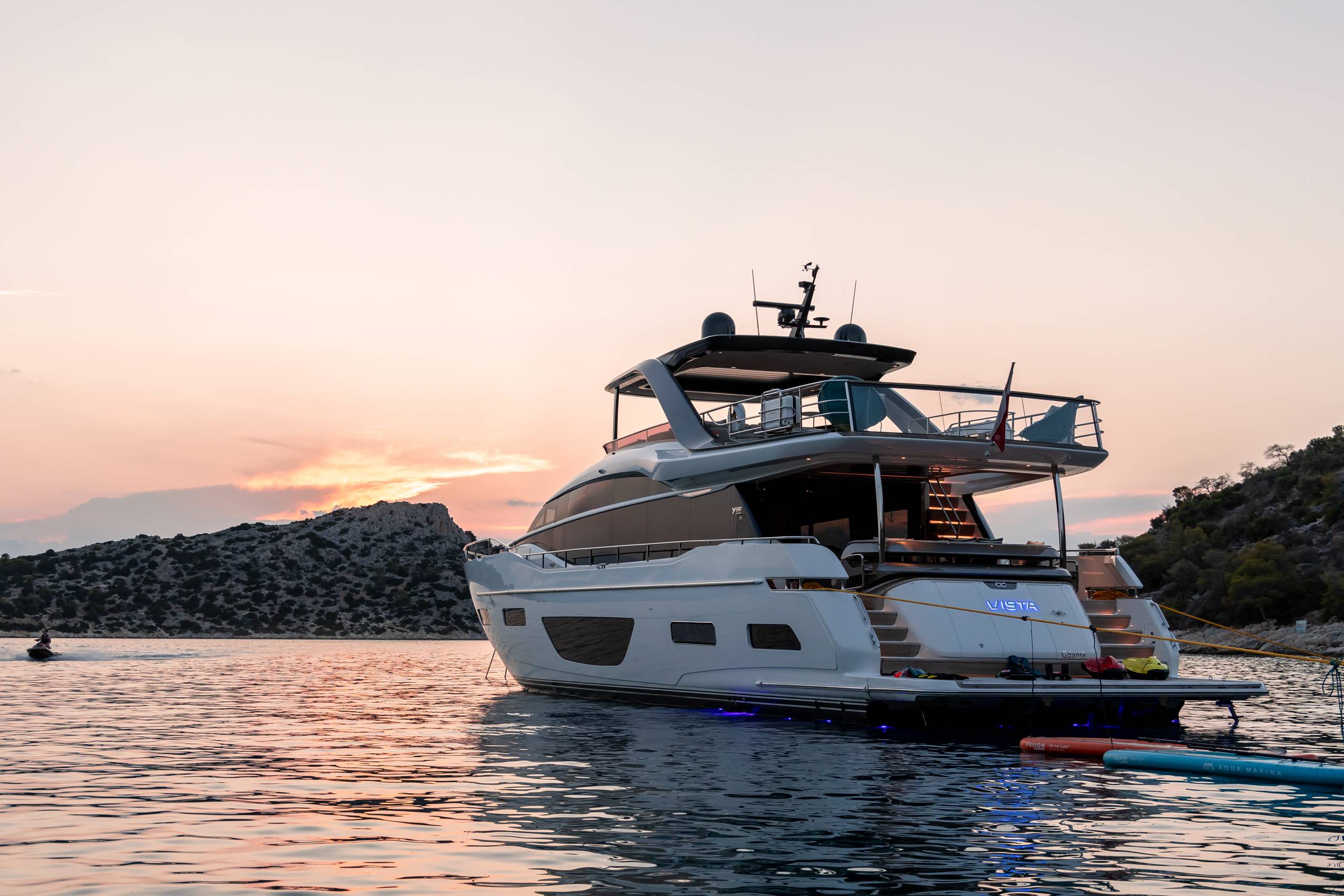 VISTA Yacht Charter Details, Princess | CHARTERWORLD Luxury Superyachts