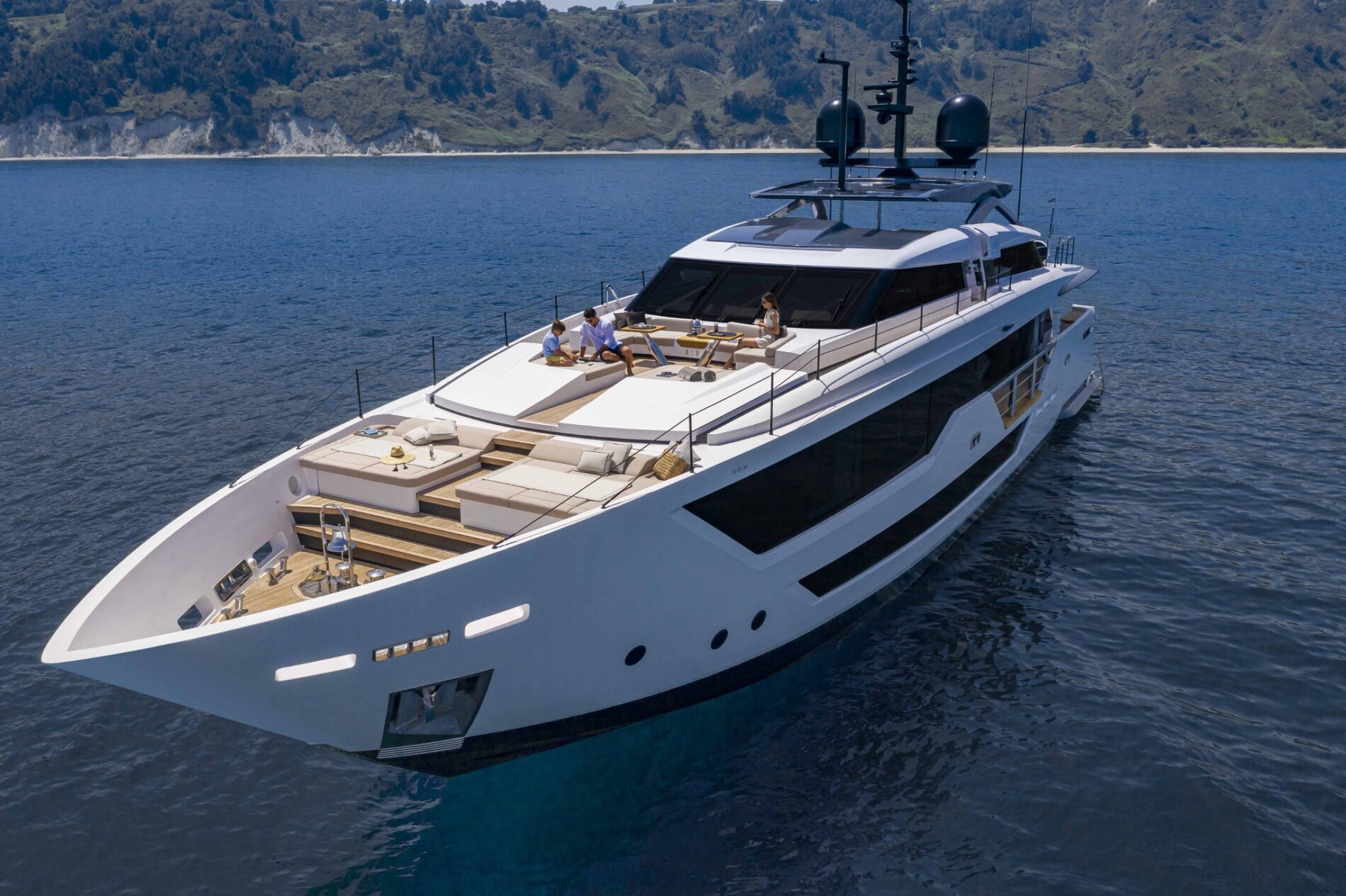 MARICAN FOREVER Yacht Charter Details, Custom Line | CHARTERWORLD ...