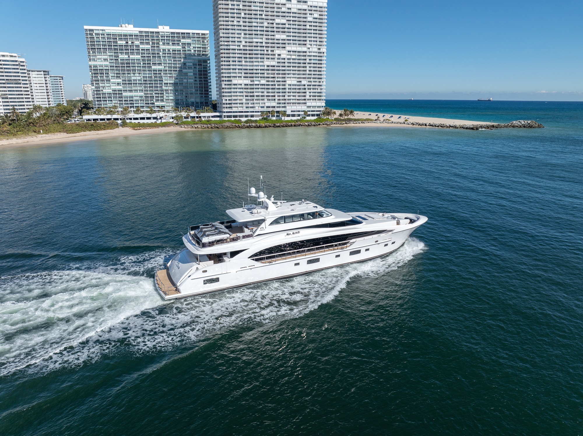 Yacht MISS MICHELLE, Horizon | CHARTERWORLD Luxury Superyacht Charters