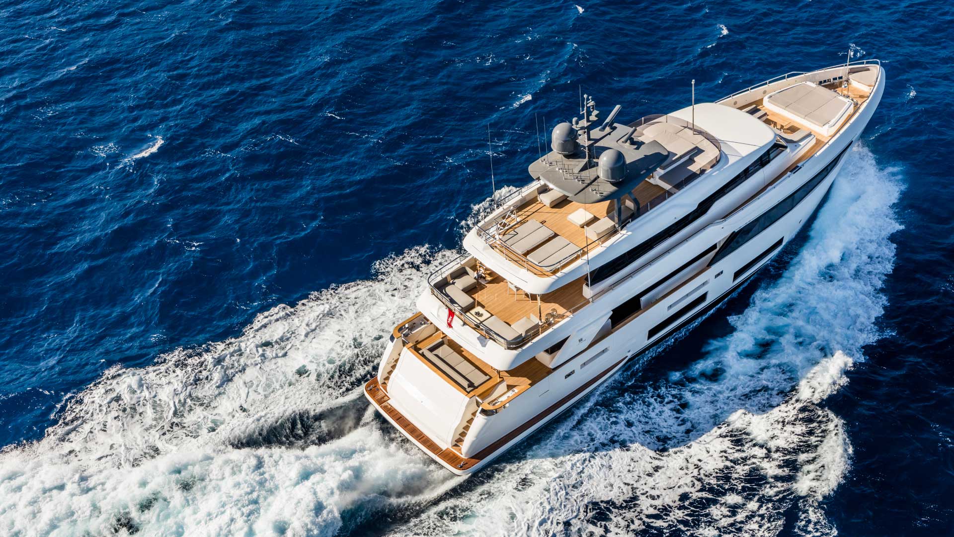 Yacht QUEEN J III, Custom Line | CHARTERWORLD Luxury Superyacht Charters