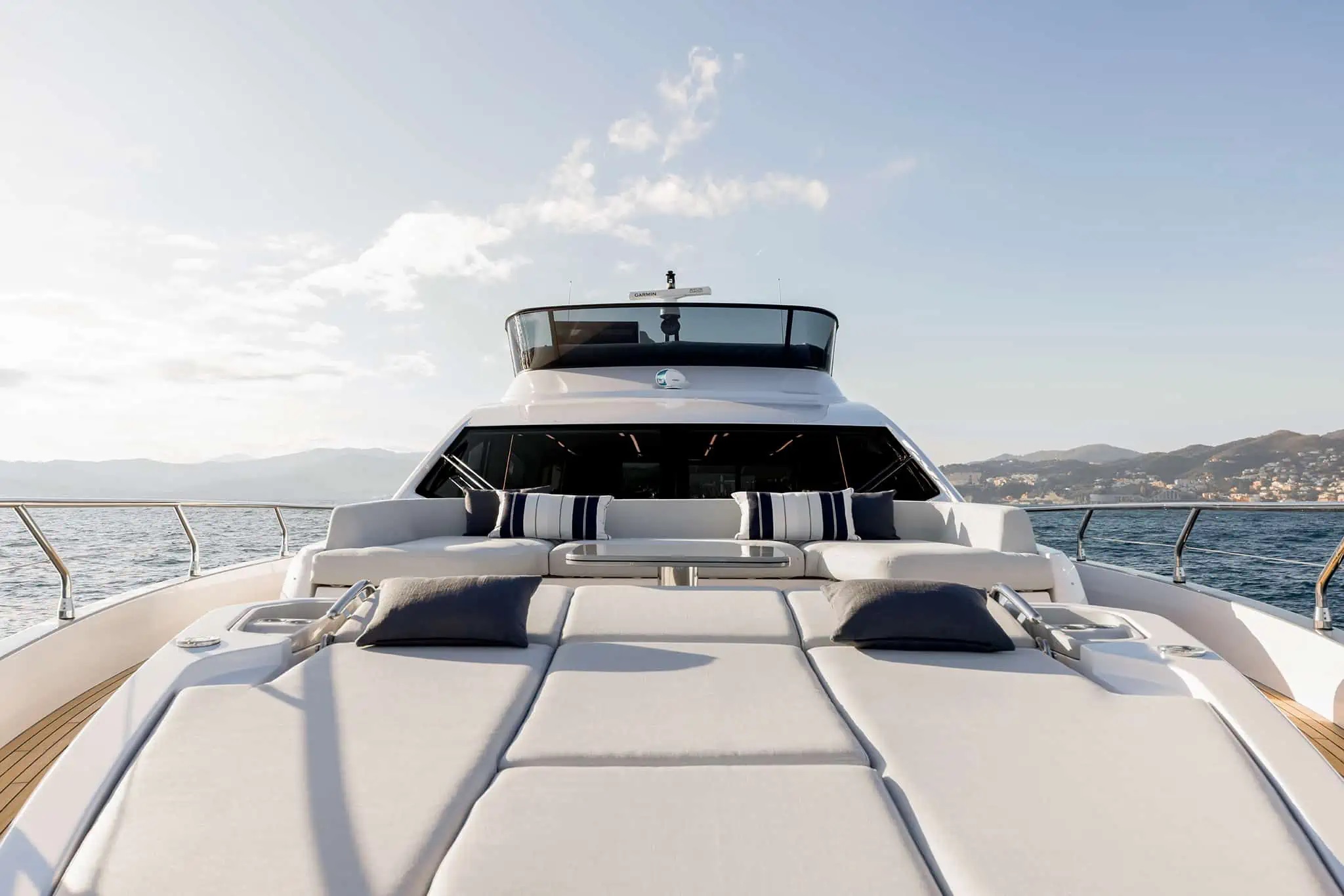 Yacht MANARA PRIMA, Azimut S7 | CHARTERWORLD Luxury Superyacht Charters