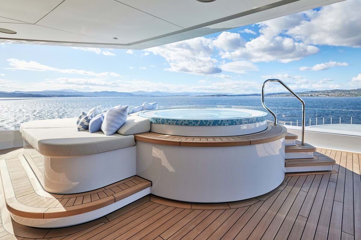 Yacht RENAISSANCE, Freire | CHARTERWORLD Luxury Superyacht Charters