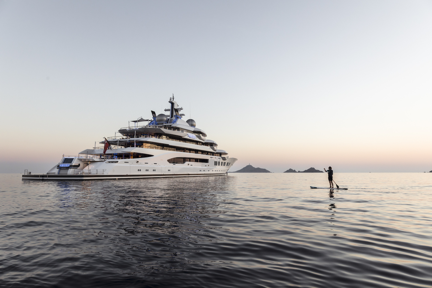 Yacht AMADEA, Lurssen | CHARTERWORLD Luxury Superyacht Charters