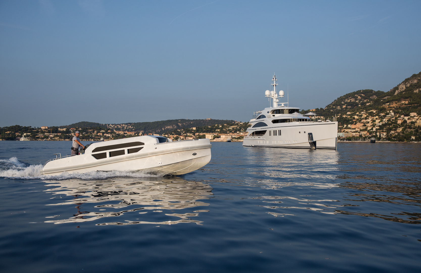 Tender Image Gallery - Limousine Tender - Tender – Luxury Yacht Browser ...