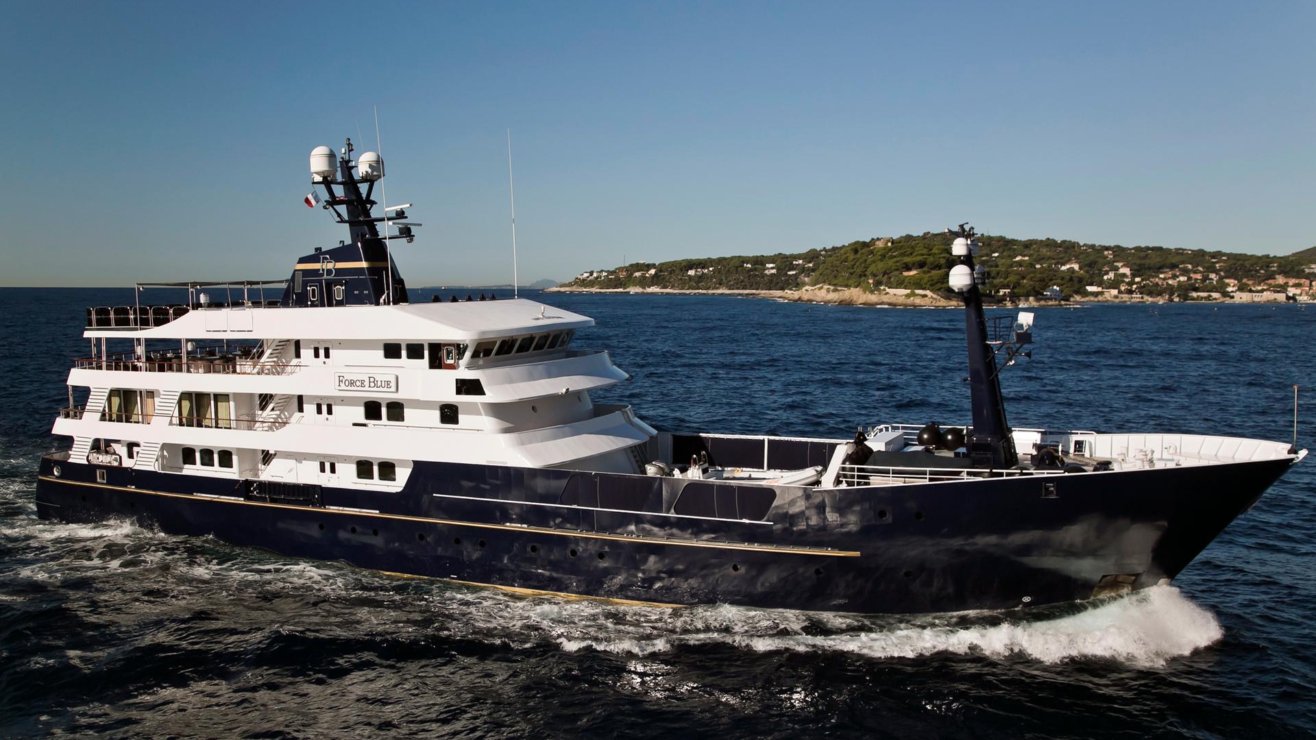 Yacht FORCE BLUE, Royal Denship | CHARTERWORLD Luxury Superyacht Charters