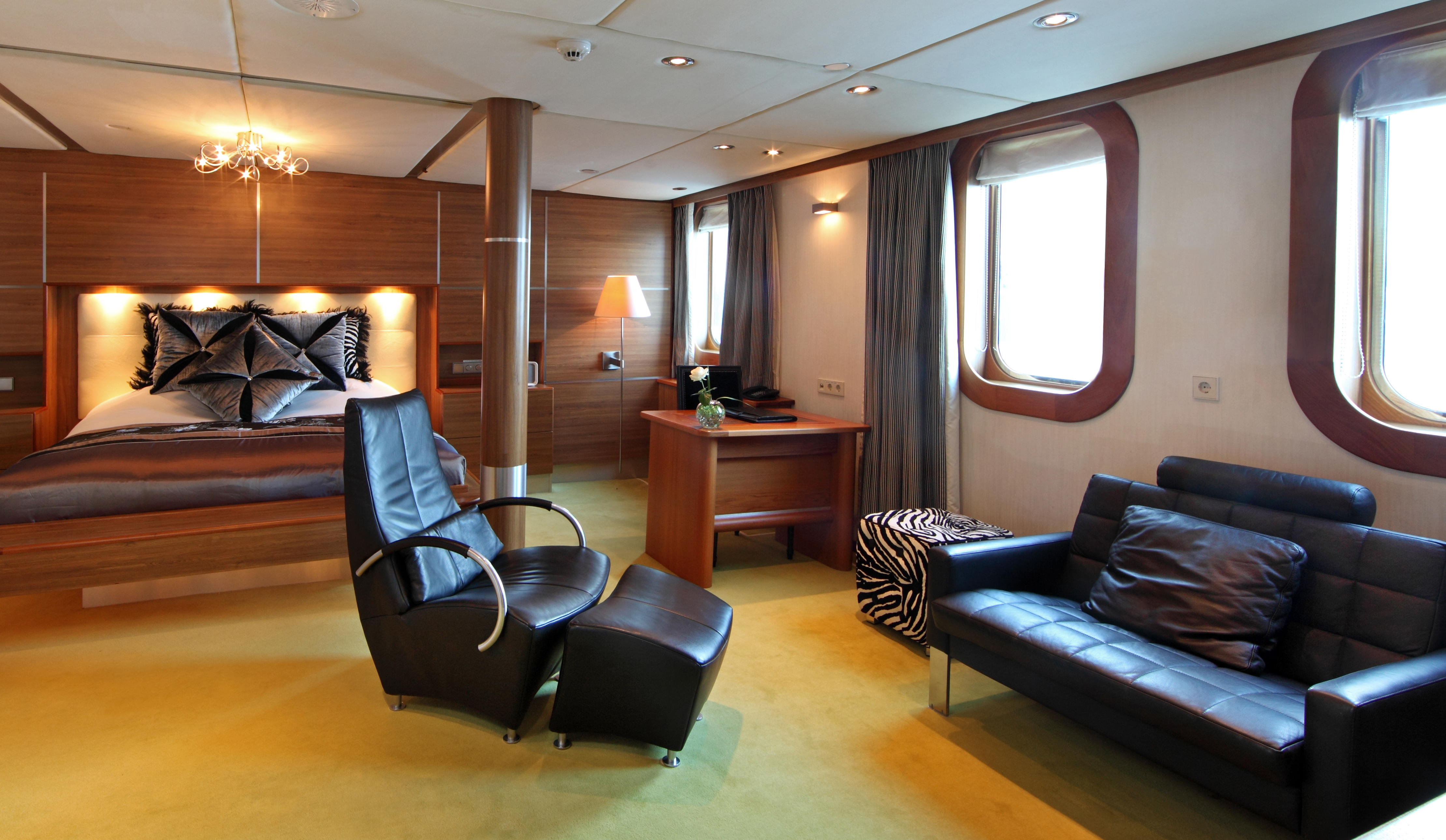 Cabin Image Gallery - Double Cabin - Guest Cabin – Luxury Yacht Browser ...