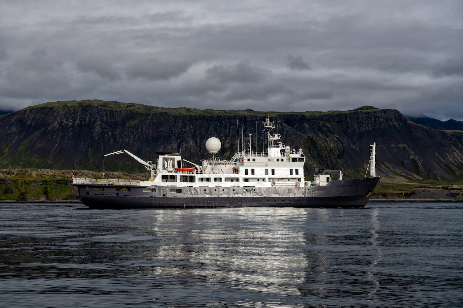 NANSEN EXPLORER Yacht – Luxury Yacht Browser | by CHARTERWORLD ...