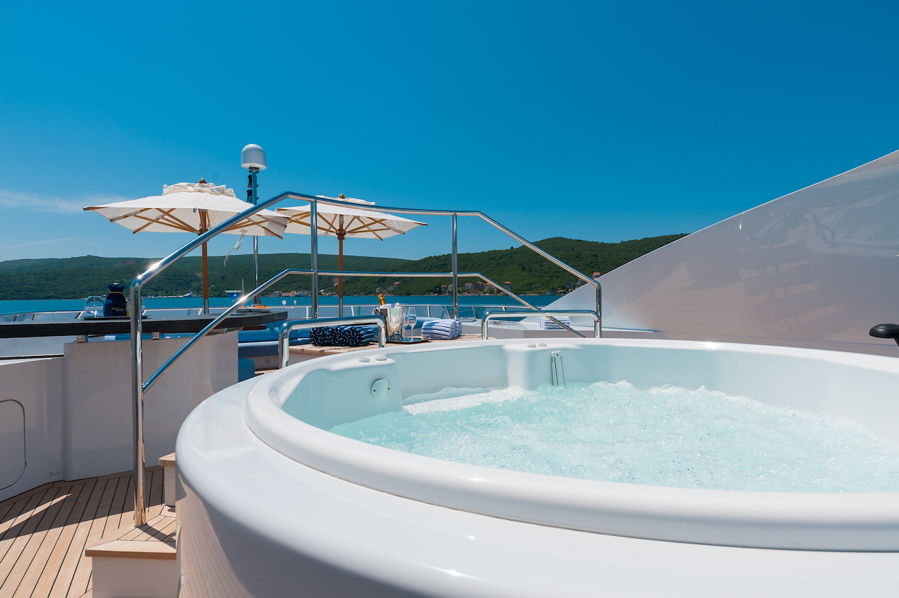 DUKE TOWN Yacht Charter Details, Hessen | CHARTERWORLD Luxury Superyachts