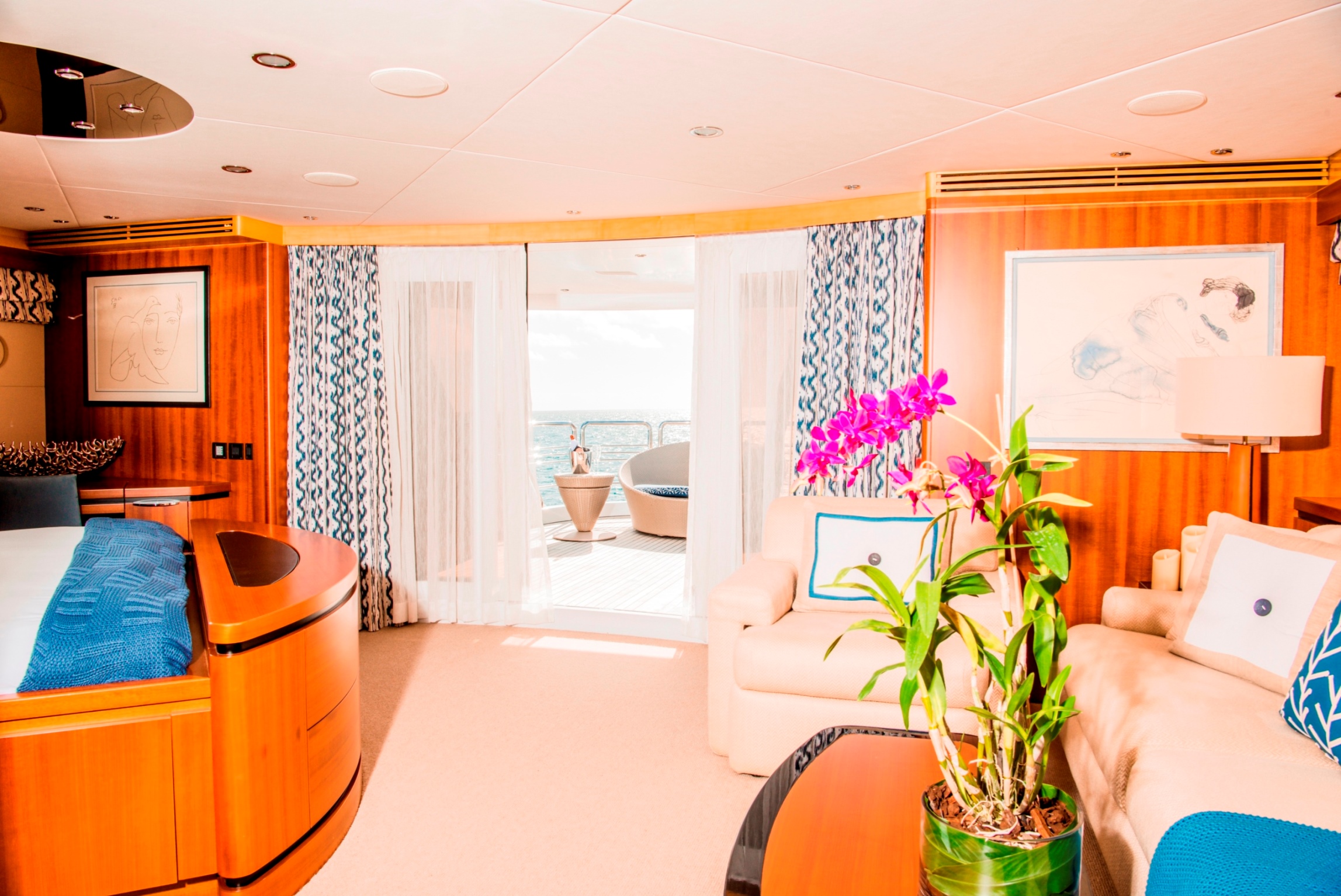 Lounge Image Gallery - Owners Lounge Area - upper deck lounge – Luxury ...