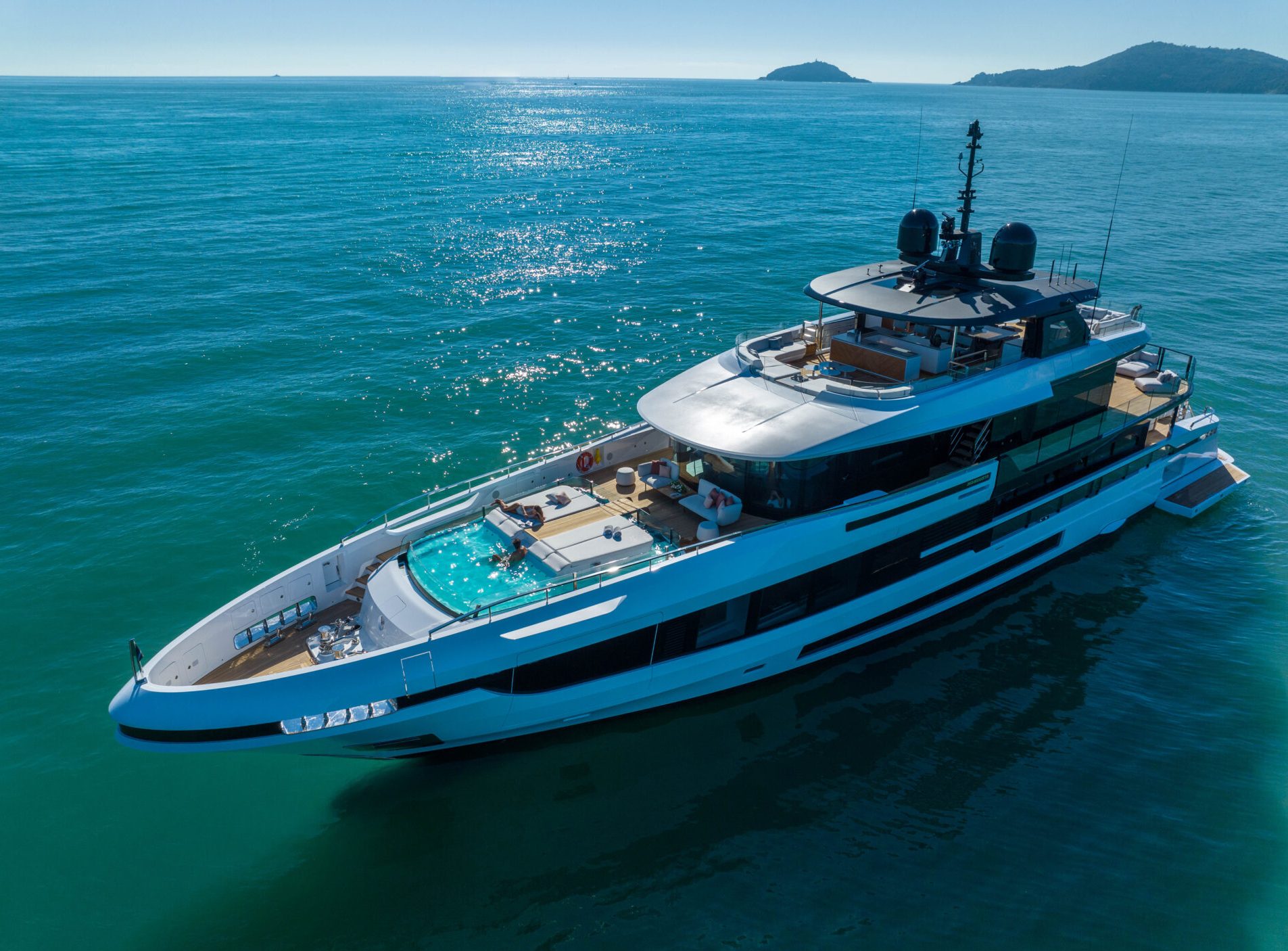 Yacht THE GREAT ESCAPE, Mangusta | CHARTERWORLD Luxury Superyacht Charters