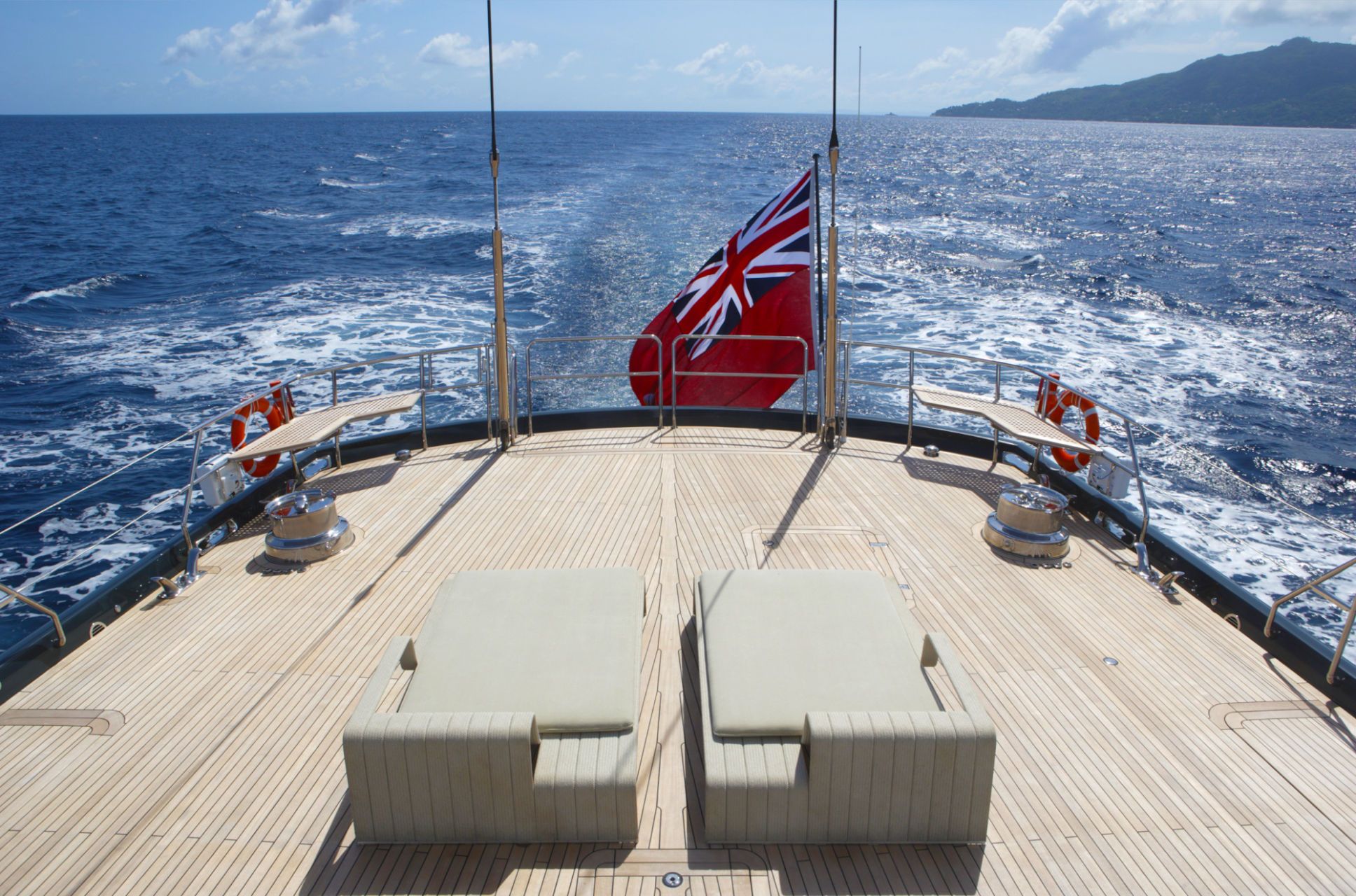 RED DRAGON Yacht Charter Details, Alloy Yachts | CHARTERWORLD Luxury ...