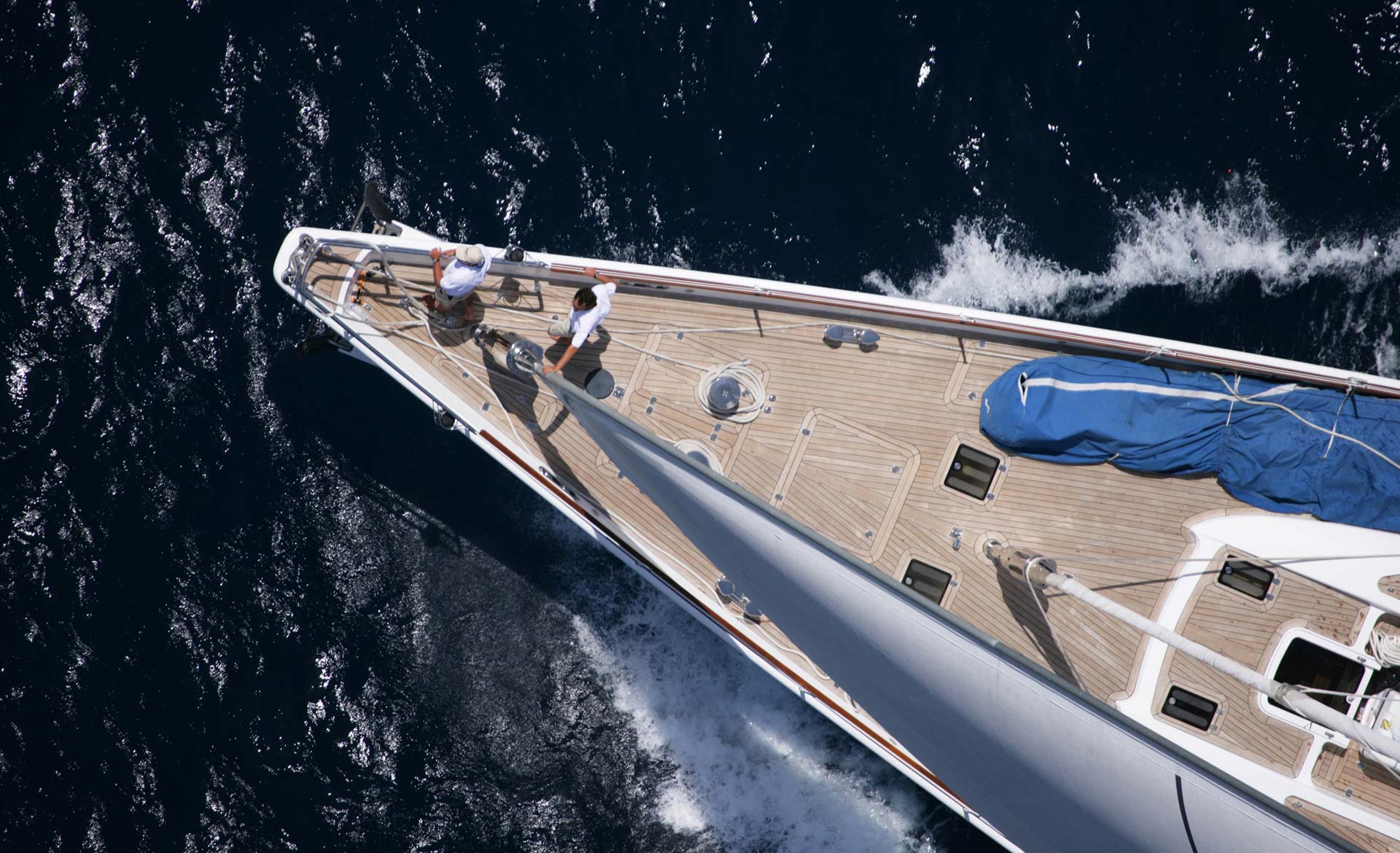 RED DRAGON Yacht Charter Details, Alloy Yachts | CHARTERWORLD Luxury ...