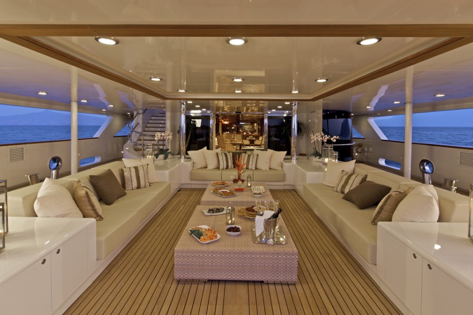 Seating Image Gallery – Luxury Yacht Browser | by CHARTERWORLD ...