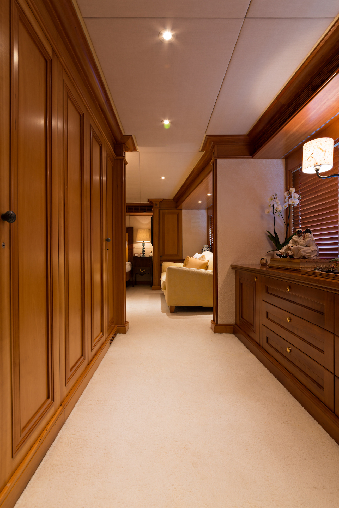 DUKE TOWN Yacht Charter Details, Hessen | CHARTERWORLD Luxury Superyachts