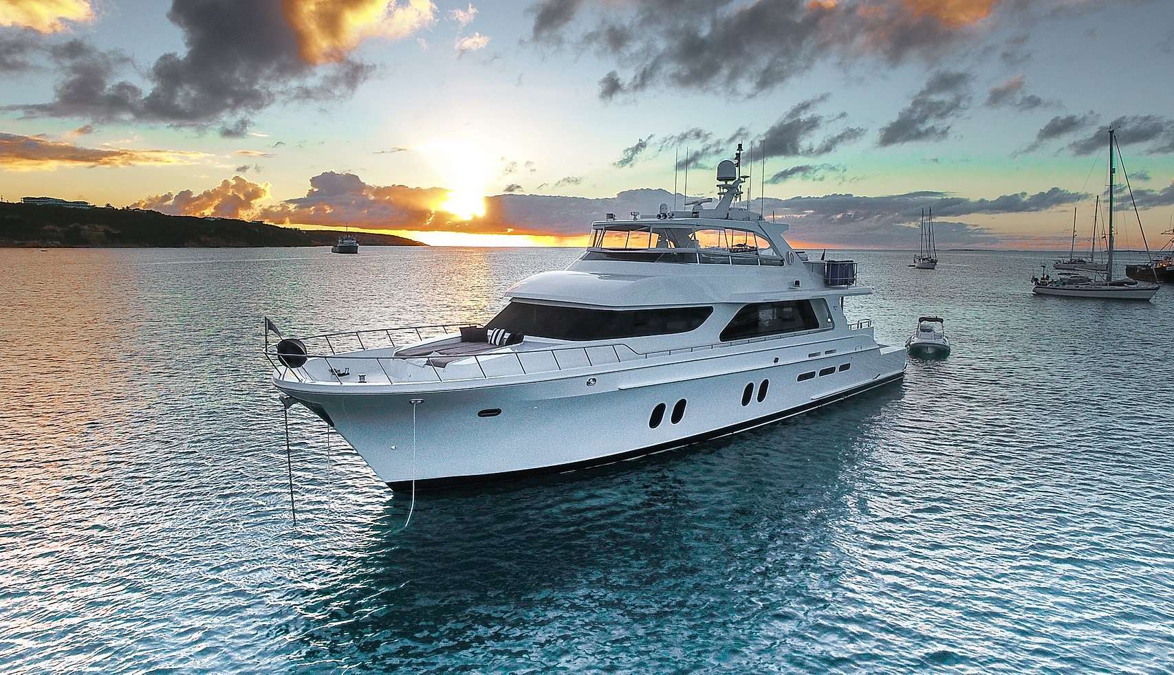 JUS CHILL'N Yacht Charter Details, Cheoy Lee | CHARTERWORLD Luxury ...