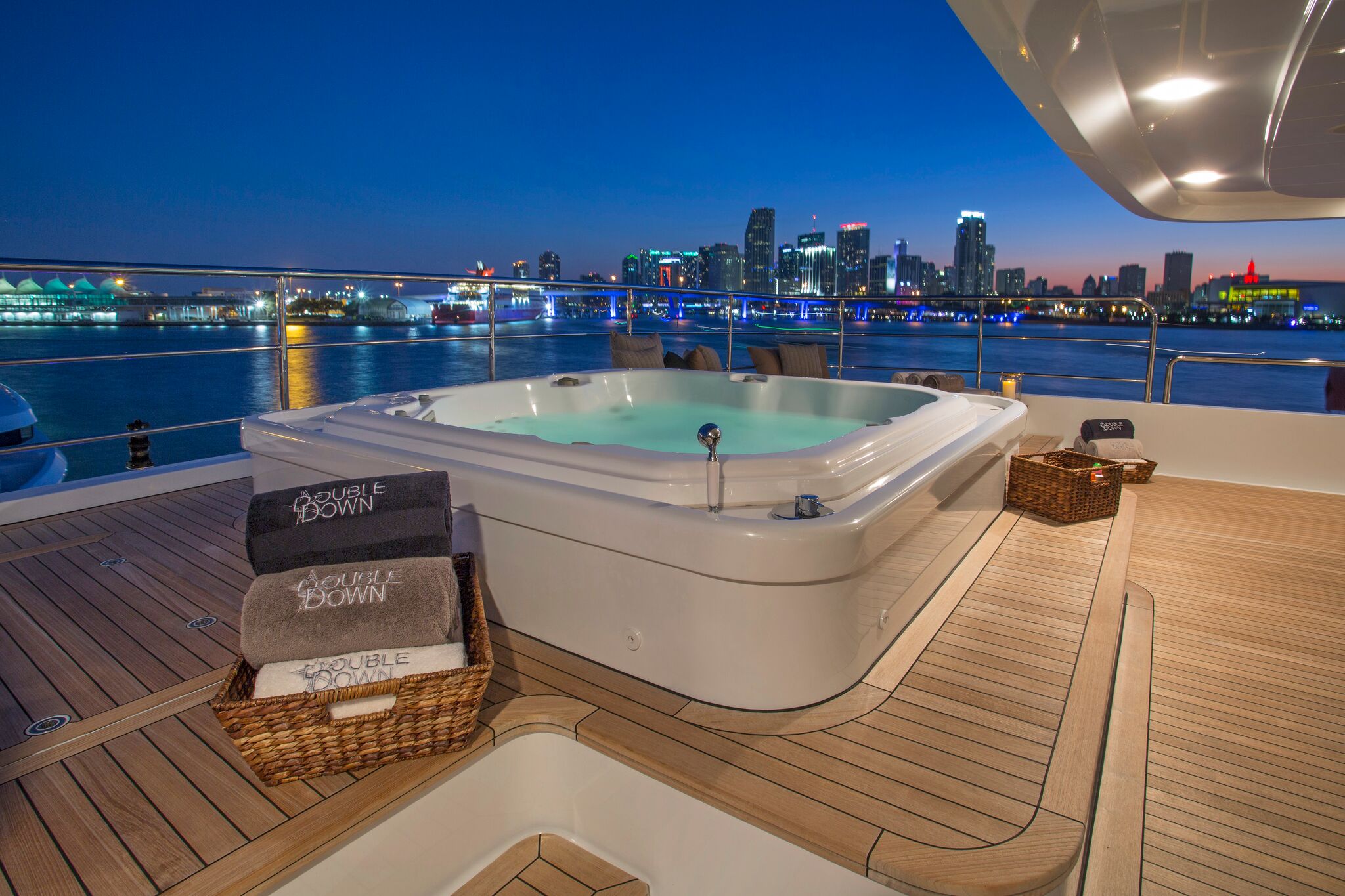 JOIA THE CROWN JEWEL Yacht Charter Details, Codecasa | CHARTERWORLD ...